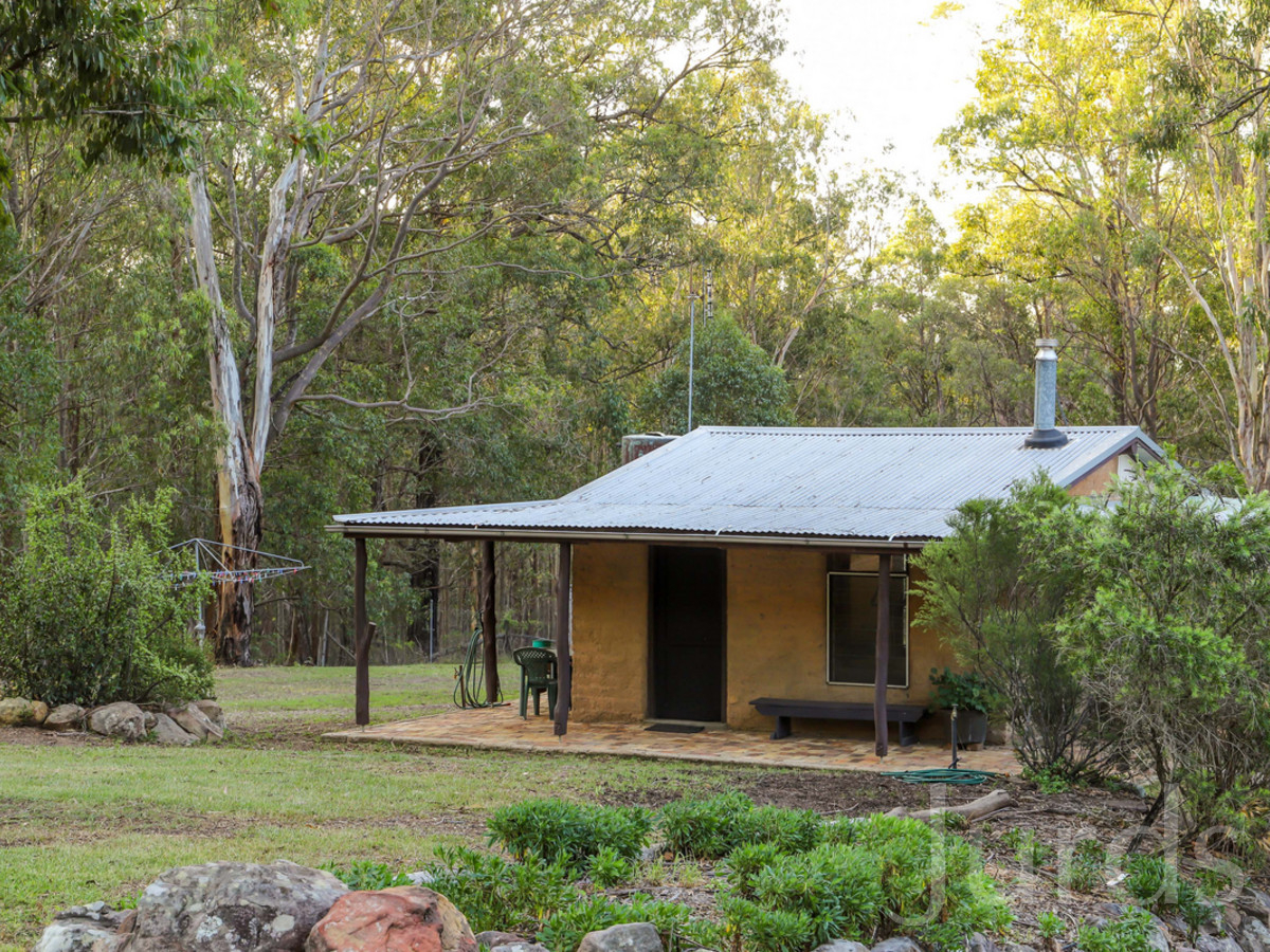 MUD BRICK HOME AND COTTAGE IN HUNTER VALLEY