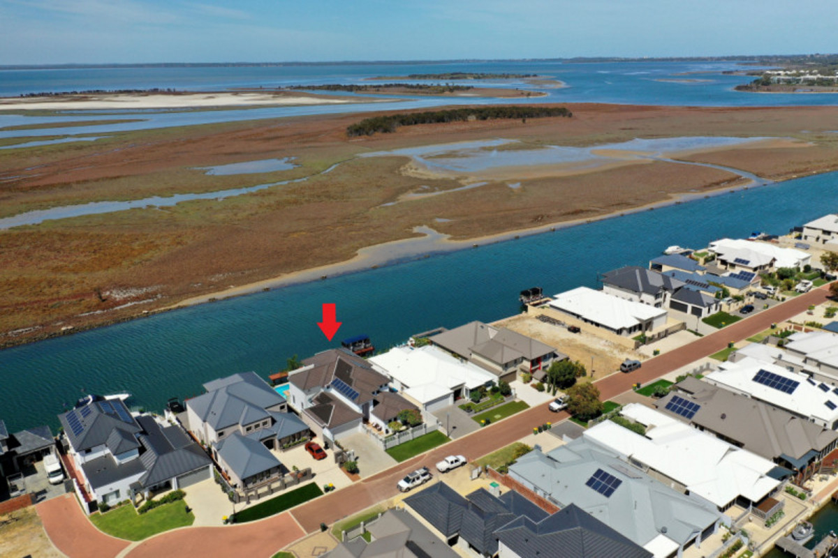 | Stunning views over the Peel Inlet