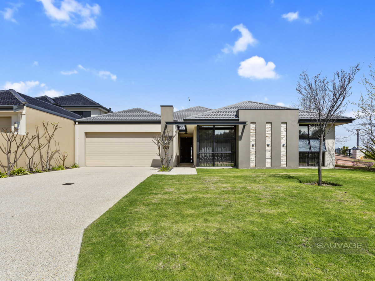 Big and Beautiful! And a Private Jetty! - Sauvage Properties