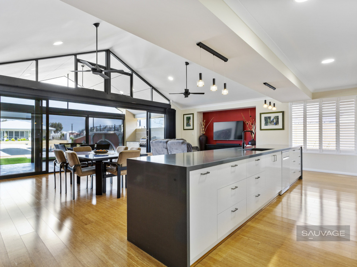 Big and Beautiful! And a Private Jetty! - Sauvage Properties