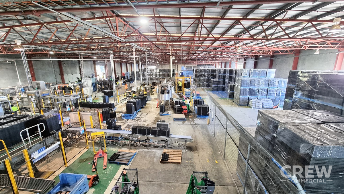 MULTI USE FACILITY WITH YARD - Crew Commercial