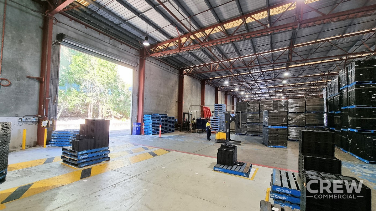 MULTI USE FACILITY WITH YARD - Crew Commercial