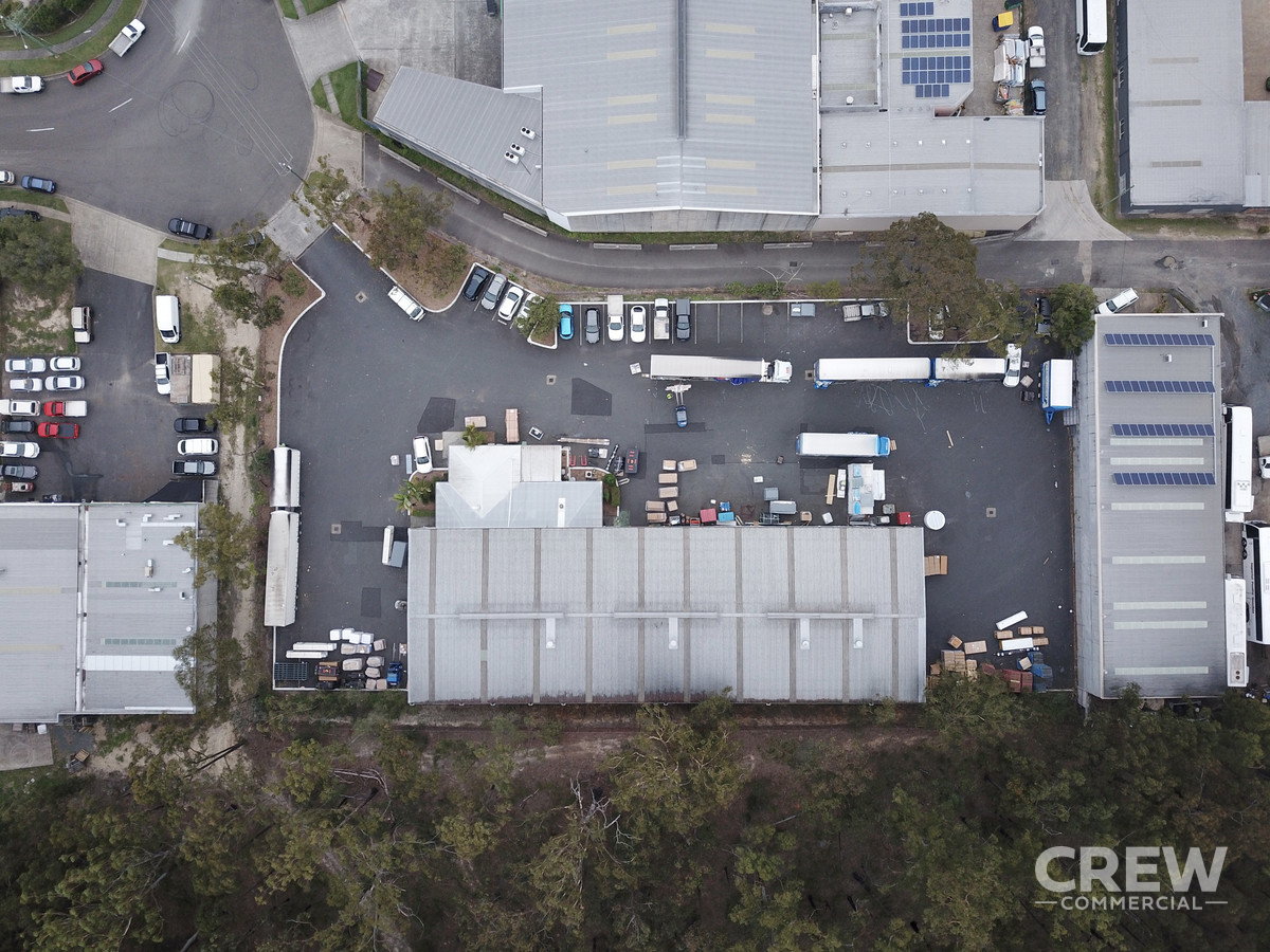 Freehold warehouse with hardstand - gantry cranes - Crew Commercial