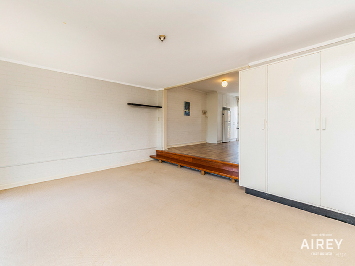 SPLIT LEVEL STUDIO - Airey Real Estate