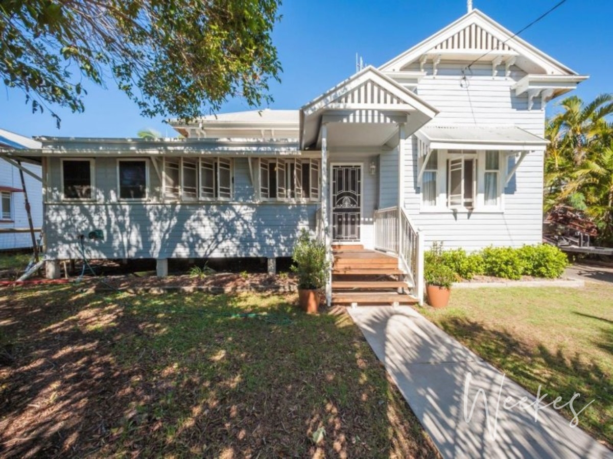 LOVELY RENOVATED QUEENSLANDER IN A CONVENIENT LOCATION - Weekes ...