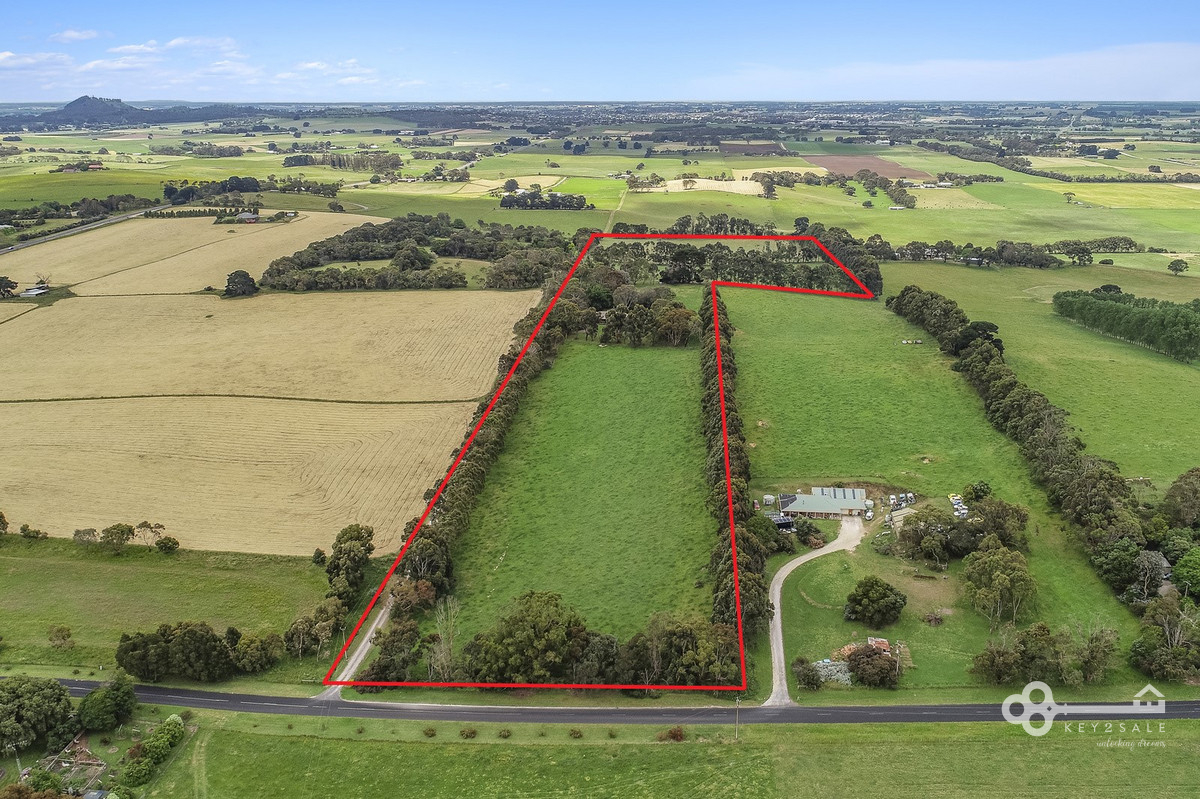 PRIVATE COUNTRY ESTATE ON 30 ACRES - Key2Sale