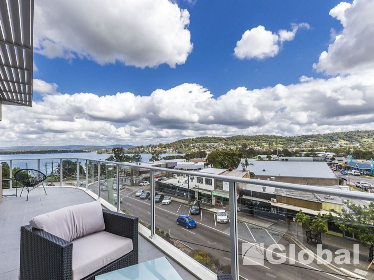 STUNNING SHEARWATER COMPLEX - Global Property