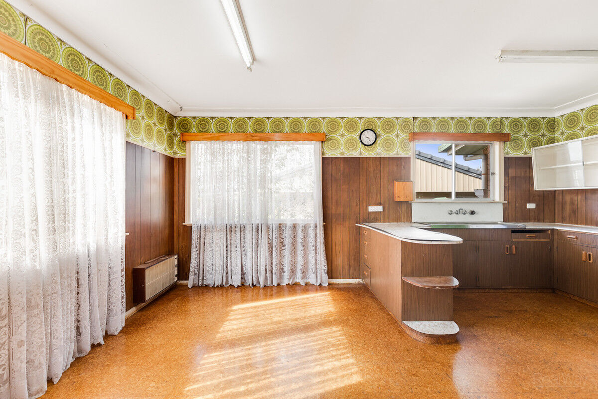 RENOVATORS DELIGHT IN CENTENARY HEIGHTS - RealWay Toowoomba