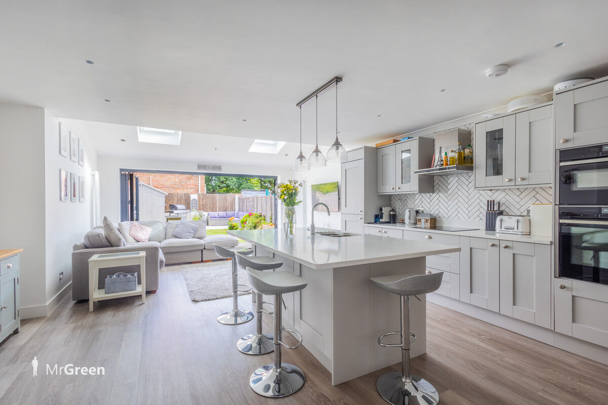 Barlands Close, Christchurch, BH23 - Mr Green Estate Agents Southbourne