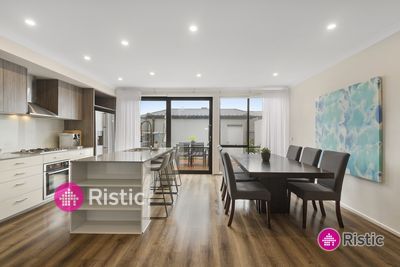 Stunning Porter Davis Townhouse offers Indoor - Outdoor Living · Ristic ...