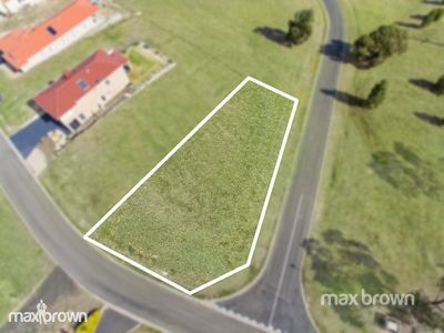 Uninterrupted Views on Three Sides on 402m2 (approx.) - Max Brown Real ...