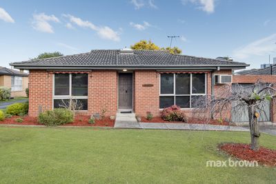 EASY LIVING IN AN IDEAL LOCATION - Max Brown Real Estate Group