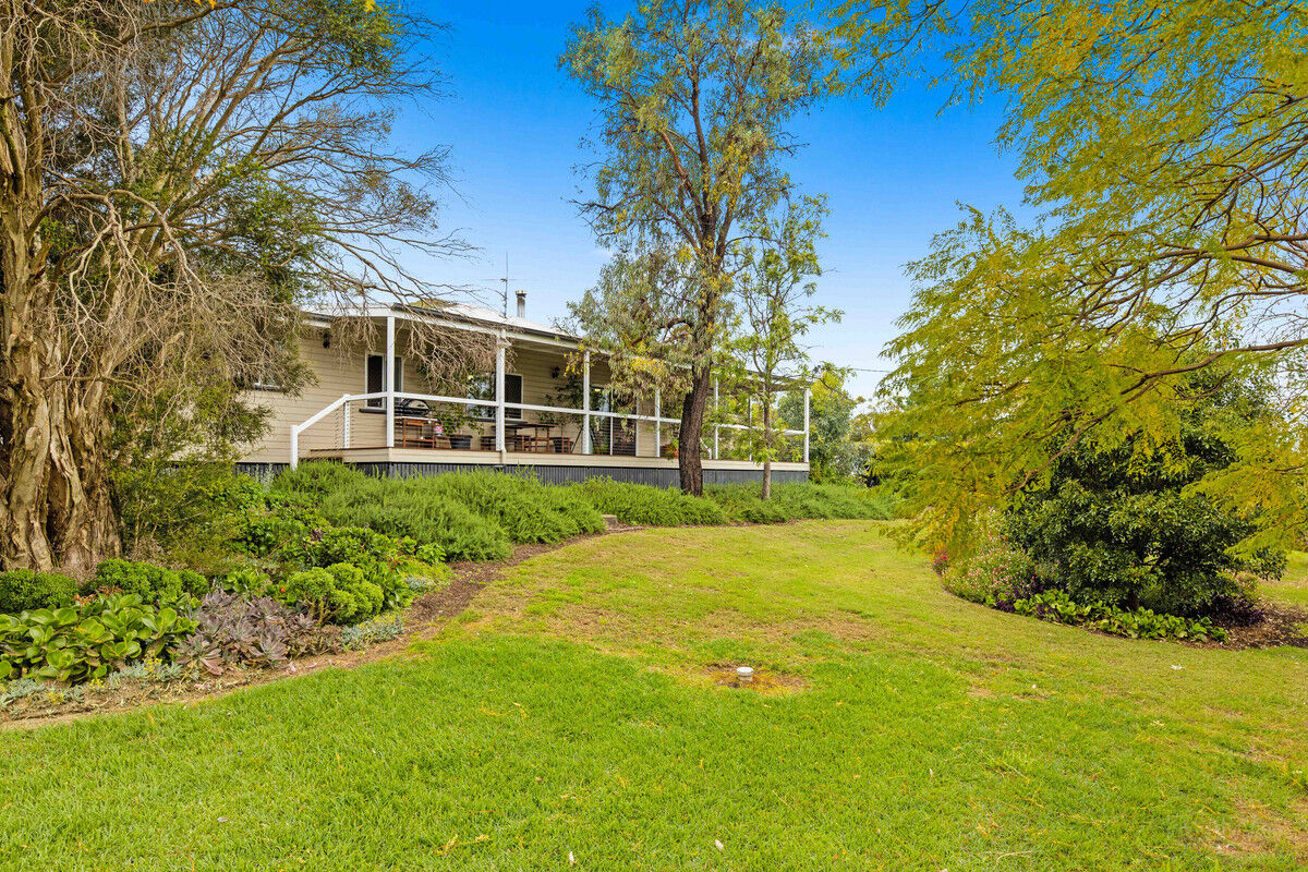 Expansive Family Home Set On 4 Acres!, $780,000 - Rentals & Houses For ...